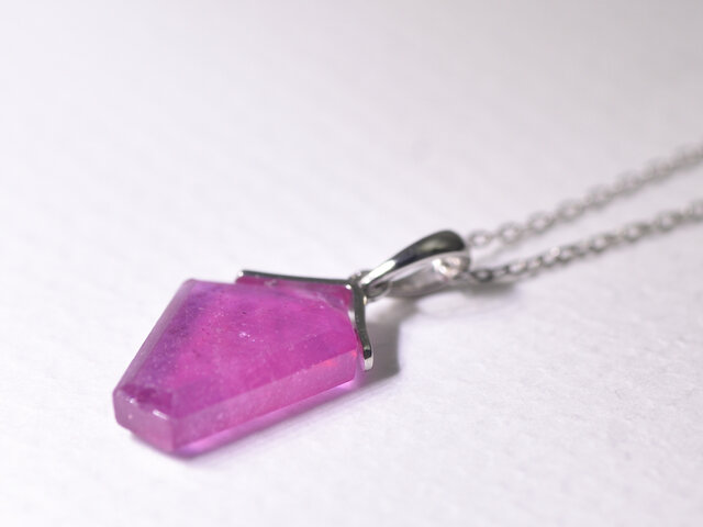 Pt900 Ruby Necklace【CASA/カーサ】（H） | iichi 日々の暮らしを心地よくするハンドメイドやアンティークのマーケットプレイス