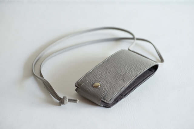 【新色登場】 本革スマホショルダー グレージュ スマホケース iPhone対応 シュリンク apo-23ks | iichi ハンドメイド ...