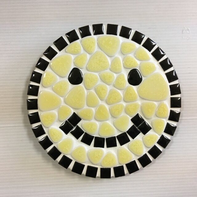 M-5 タイルの鍋敷(丸) | iichi ハンドメイド・クラフト作品・手仕事品の通販