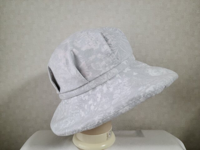 魅せる帽子☆キャプリーヌ裏プリントコットンのキャプリーヌ～ホワイト | iichi ハンドメイド・クラフト作品・手仕事品の通販