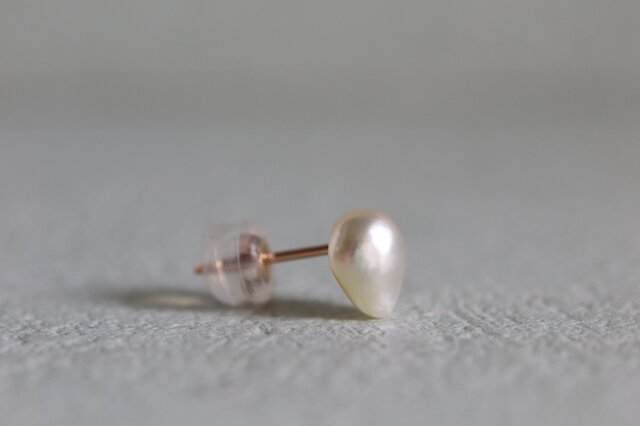 KESHI -stud earrings- | iichi ハンドメイド・クラフト作品・手仕事品の通販
