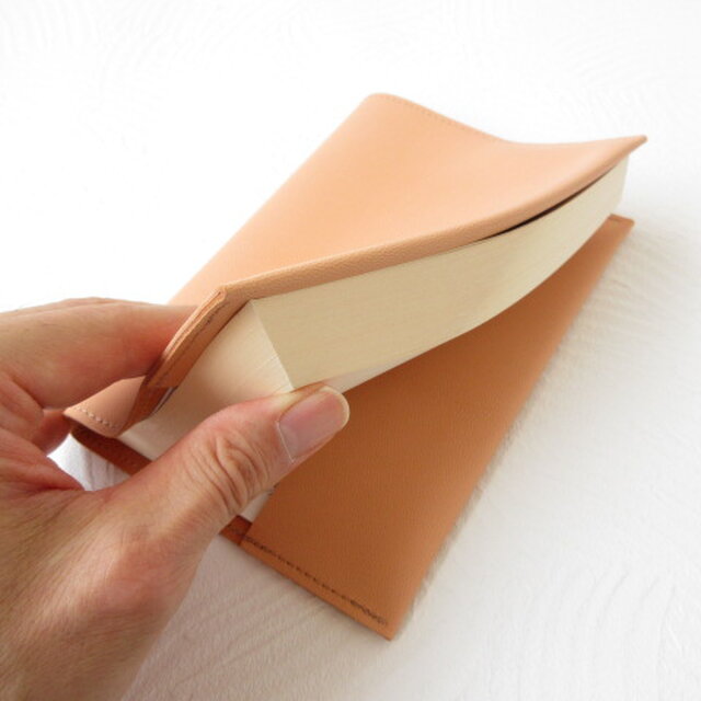 カーフスキン・ハヤカワ文庫トールサイズ対応・アプリコット・マイクロシュリンク・一枚革のブックカバー・0678 | iichi ハンドメイド・クラフト作品・手仕事品の通販