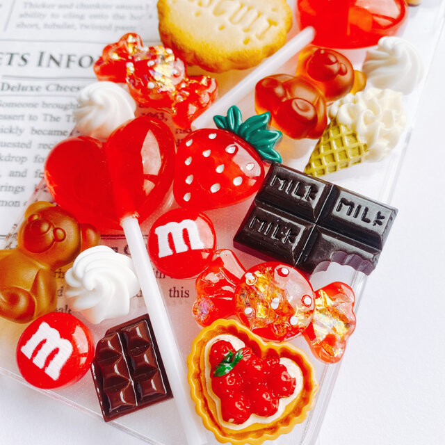 iPhone13専用 CANDY POP strawberry お菓子のiPhoneケース フェイクスイーツ | iichi ハンドメイド・クラフト作品・手仕事品の通販