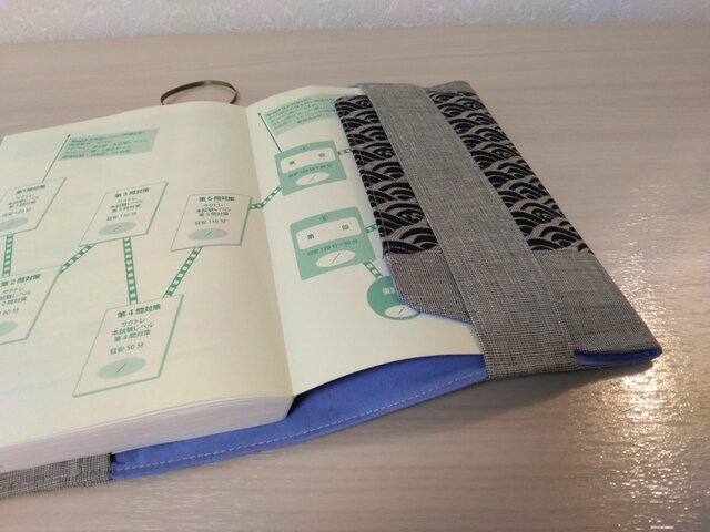 青海波 ブックカバー B6サイズ | iichi 日々の暮らしを心地よくするハンドメイドやアンティークのマーケットプレイス