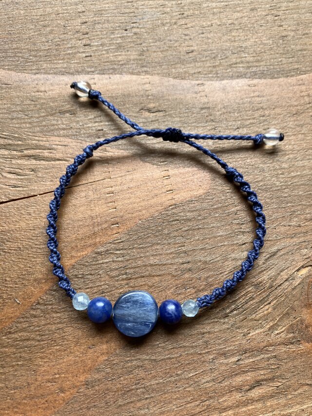 青色の天然石 ワックスコードブレスレット | iichi 日々の暮らしを心地よくするハンドメイドやアンティークのマーケットプレイス
