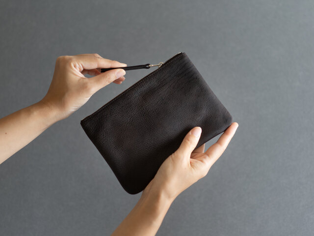 [New]革のフラットポーチL Kudu DC | iichi ハンドメイド・クラフト作品・手仕事品の通販