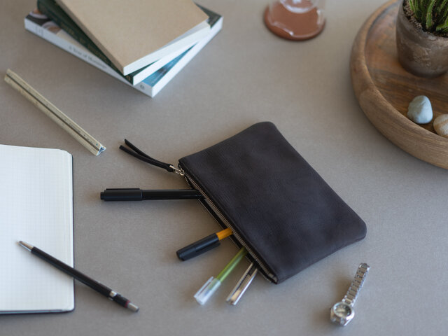 [New]革のフラットポーチL Kudu DC | iichi ハンドメイド・クラフト作品・手仕事品の通販