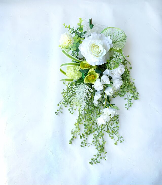 スワッグ ホワイトローズとクリスマスローズ | iichi ハンドメイド・クラフト作品・手仕事品の通販