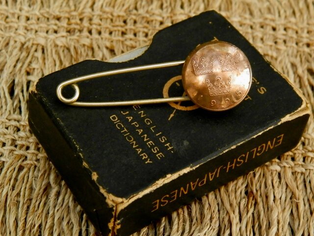 ＃B78 Sweden Coin Brooch | iichi ハンドメイド・クラフト作品・手仕事品の通販