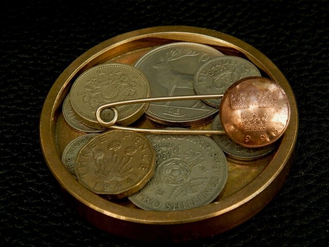 ＃B78 Sweden Coin Brooch | iichi ハンドメイド・クラフト作品・手仕事品の通販