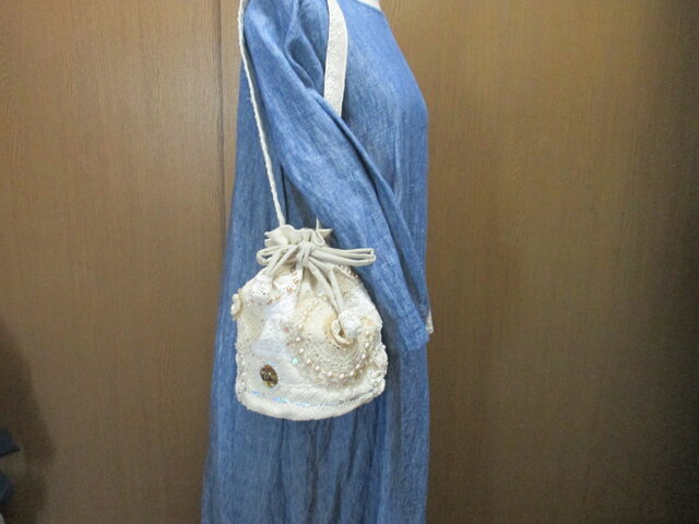 84 創作バッグ 巾着バッグ レース コラージュ チュール スパンコール ビーズ ビジュー おしゃれ | iichi 日々の暮らしを心地よくするハンドメイドやアンティークのマーケットプレイス