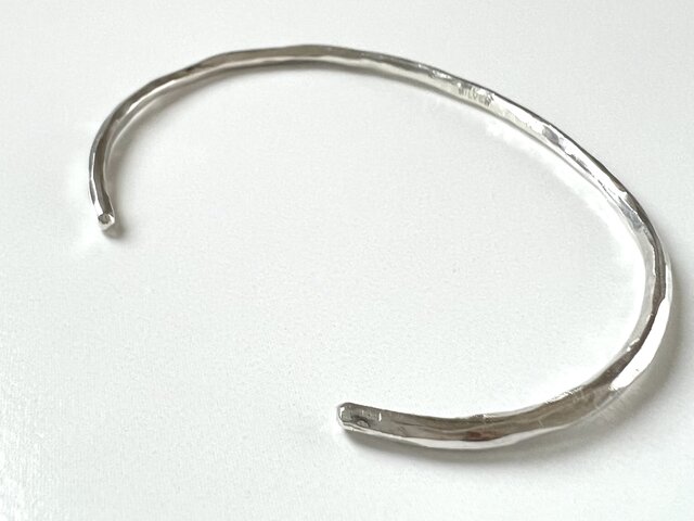 揺らぎのバングル 2mm | iichi ハンドメイド・クラフト作品・手仕事品の通販