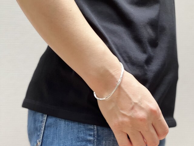 揺らぎのバングル 3mm | iichi ハンドメイド・クラフト作品・手仕事品の通販