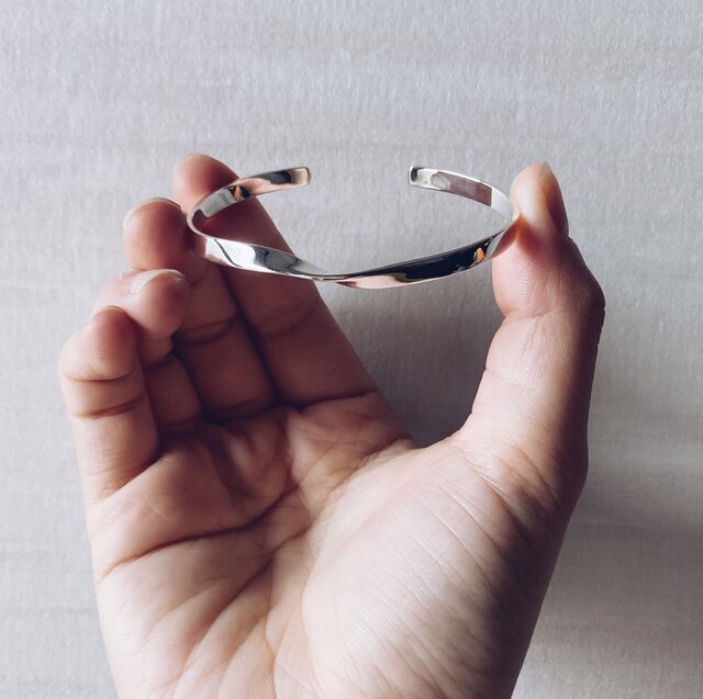 twist bangle 【silver925】 | iichi 日々の暮らしを心地よくするハンドメイドやアンティークのマーケットプレイス