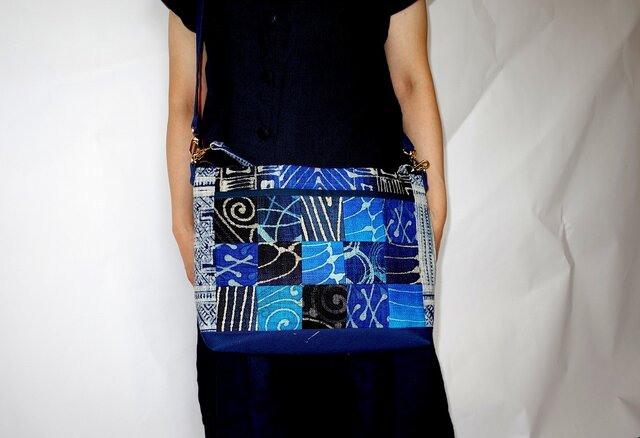 パッチワークの青のバック | iichi ハンドメイド・クラフト作品・手仕事品の通販