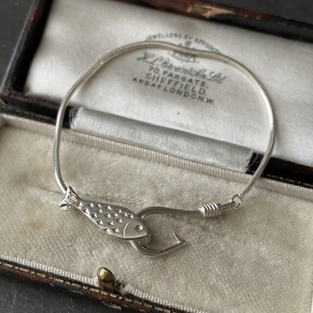 ブレスレット魚釣り／elegante | iichi 日々の暮らしを心地よくするハンドメイドやアンティークのマーケットプレイス