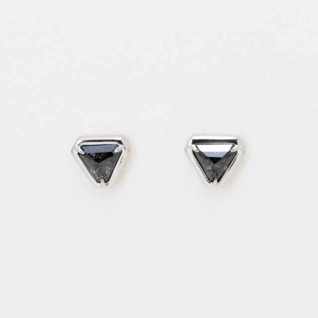 Triangle Black Diamond Platinum Earrings | iichi ハンドメイド・クラフト作品・手仕事品の通販