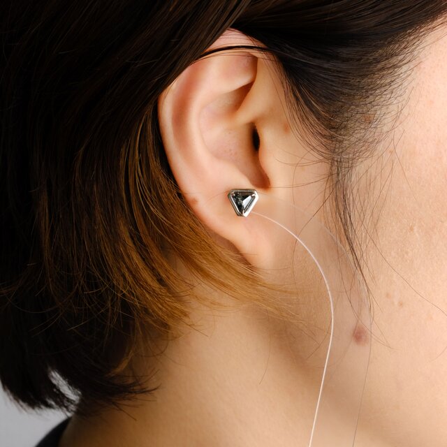 Triangle Black Diamond Platinum Earrings | iichi ハンドメイド・クラフト作品・手仕事品の通販