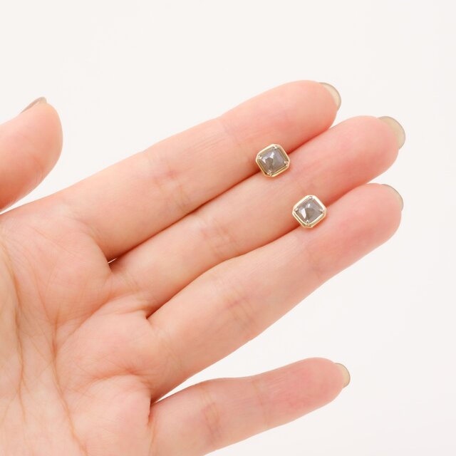 Misty Grey Diamond Square Earrings | iichi ハンドメイド・クラフト作品・手仕事品の通販