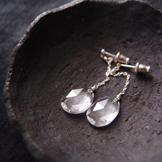 送料無料【SV】Crystal／石ころピアス 水晶 ローズカット／000-866-572 | iichi ハンドメイド・クラフト作品・手仕事品の通販