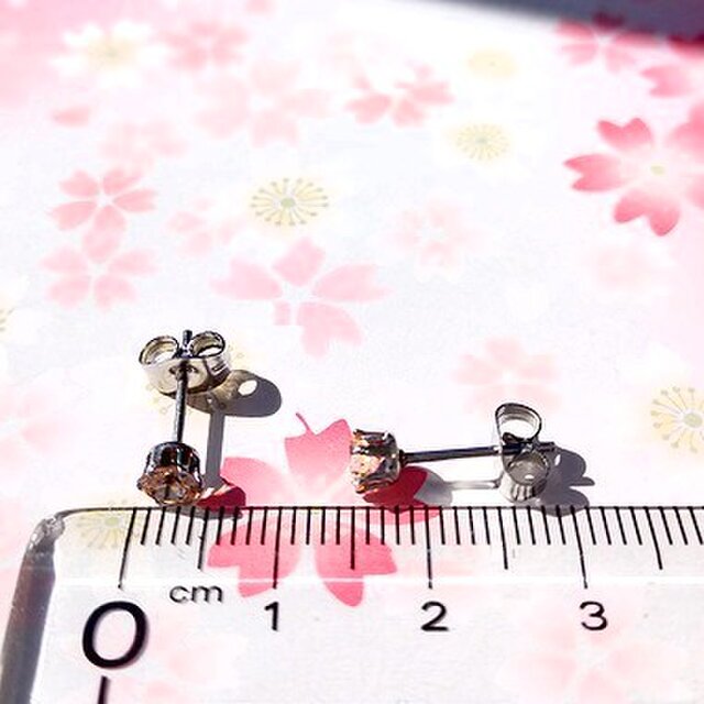送料無料：対アレルギーサージカルステンレスシャンパンCZピアス(4mm | iichi ハンドメイド・クラフト作品・手仕事品の通販