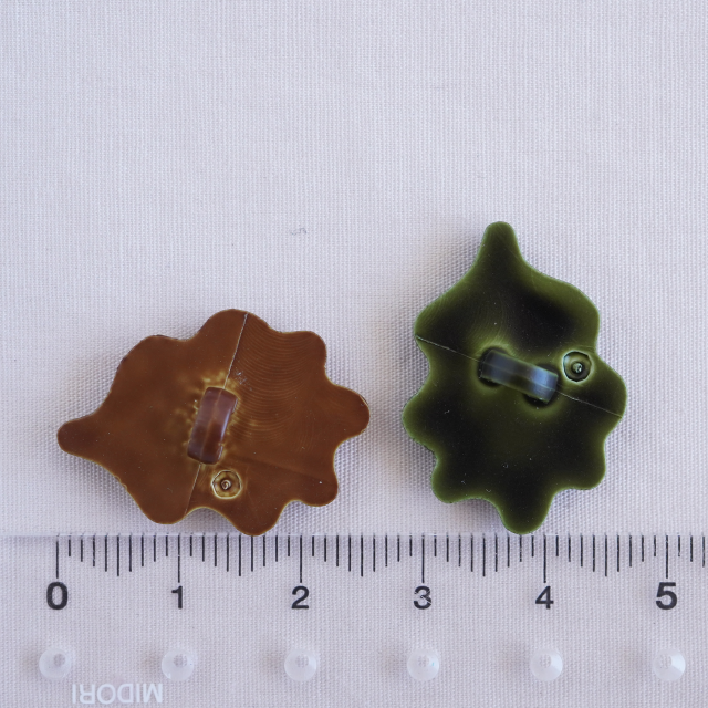 (2個) 25mm葉っぱのボタン メタリックブラウン フランス製 | iichi ハンドメイド・クラフト作品・手仕事品の通販