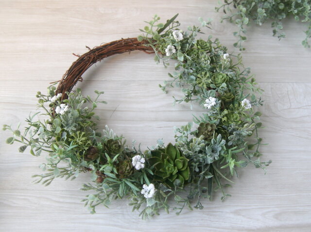 Natural green harf wreath -Artificial flower- | iichi 日々の暮らしを心地よくするハンドメイドやアンティークのマーケットプレイス
