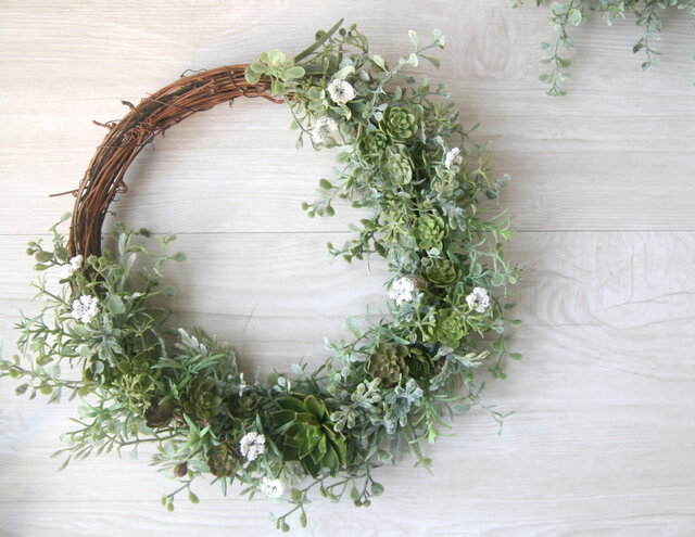 Natural green harf wreath -Artificial flower- | iichi 日々の暮らしを心地よくするハンドメイドやアンティークのマーケットプレイス