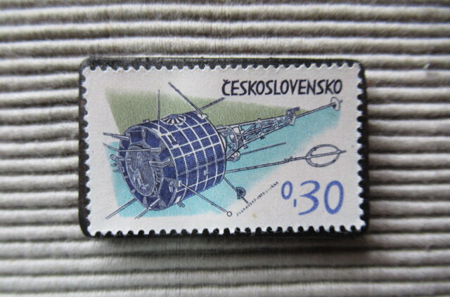 チェコスロバキア 宇宙切手ブローチ8224 | iichi 日々の暮らしを心地よくするハンドメイドやアンティークのマーケットプレイス