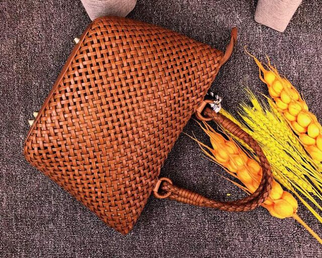 【受注製作】贅沢な牛革編み込みハンドトートバッグ 収納豊富なバッグインバッグ付 EC928 | iichi ハンドメイド・クラフト作品・手仕事品の通販