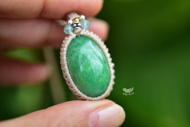 新緑色★ミャンマー翡翠 マクラメペンダント635 | iichi ハンドメイド・クラフト作品・手仕事品の通販