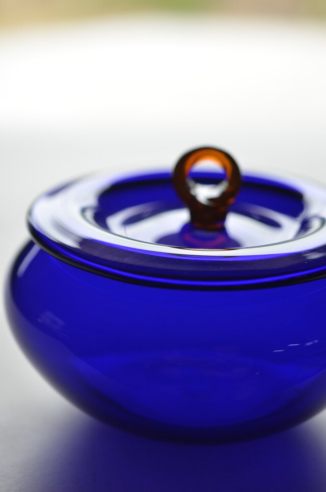 瑠璃色の蓋付のうつわ | iichi ハンドメイド・クラフト作品・手仕事品の通販