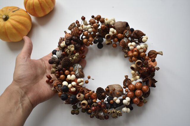 木の実のリース18 | iichi 日々の暮らしを心地よくするハンドメイドやアンティークのマーケットプレイス