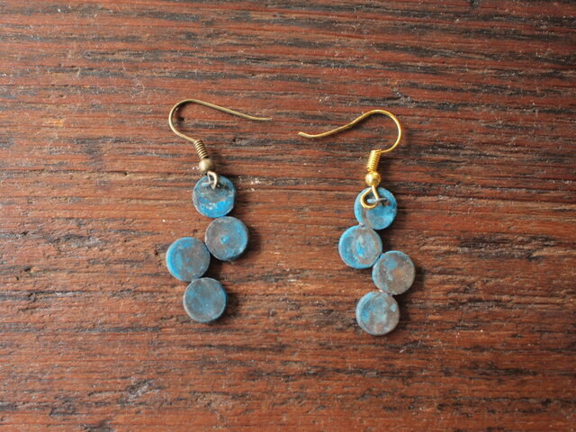 真鍮ピアス コロコロ繋がる緑青 No.52 | iichi ハンドメイド・クラフト作品・手仕事品の通販