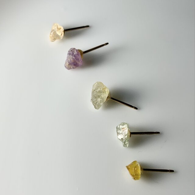 カラーサファイアのピアス 5pセット | iichi ハンドメイド・クラフト作品・手仕事品の通販