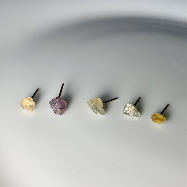 カラーサファイアのピアス 5pセット | iichi ハンドメイド・クラフト作品・手仕事品の通販