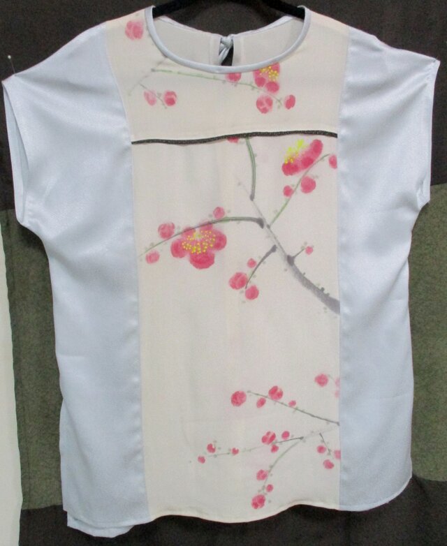 6581 花柄の着物で作ったプルオーバー #送料無料 | iichi ハンドメイド・クラフト作品・手仕事品の通販