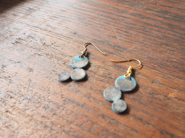 真鍮ピアス 泡玉軌跡 緑青 No.55 | iichi ハンドメイド・クラフト作品・手仕事品の通販