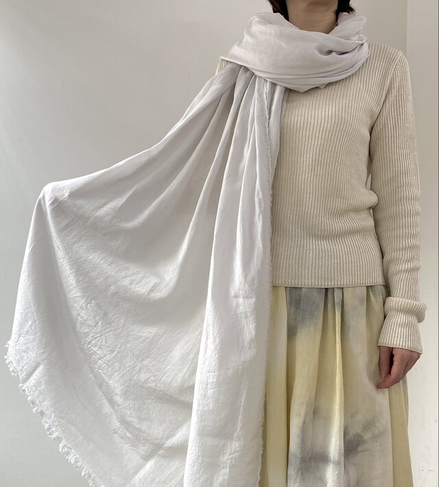 ボタニカル・ダイ染め 綿シルクの大判ストール | SESAME-LIGHT GRAY | iichi ハンドメイド・クラフト作品・手仕事品の通販