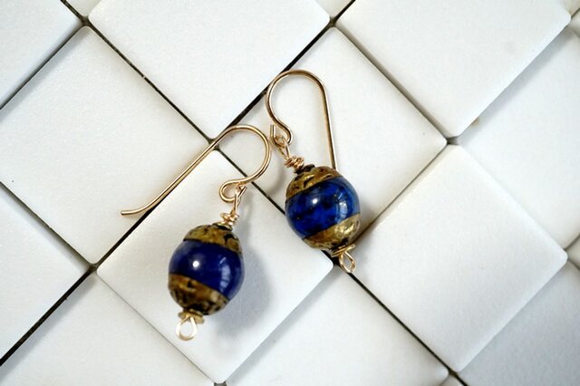 チベッタンビーズ（ラピスラズリ）1粒のピアス | iichi ハンドメイド・クラフト作品・手仕事品の通販