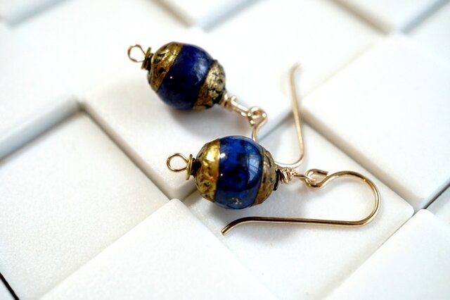 チベッタンビーズ（ラピスラズリ）1粒のピアス | iichi ハンドメイド・クラフト作品・手仕事品の通販