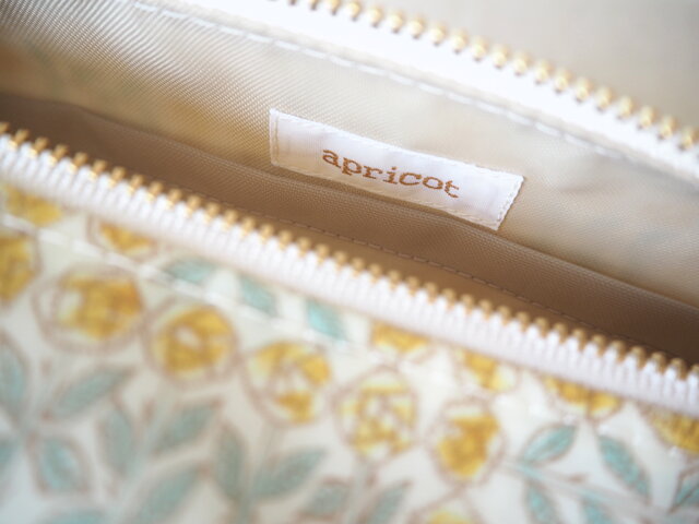 ラミネートスクエアポーチ 「Sleeping rose」イエロー | iichi ハンドメイド・クラフト作品・手仕事品の通販