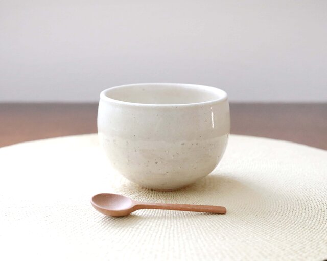 [outlet]淡い生成りとピンク色のお湯のみ ＊ カフェオレやスープなどにも | iichi ハンドメイド・クラフト作品・手仕事品の通販