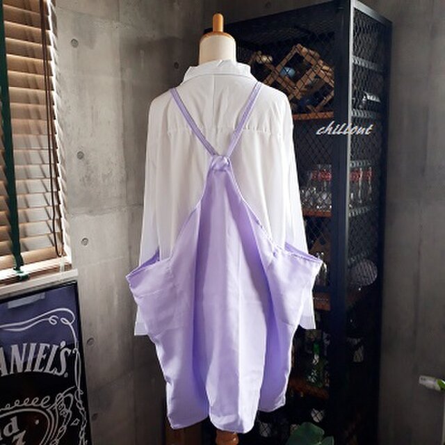 【背中がかわいい】エプロンドレス：コダンガリーラベンダー【0392】 | iichi ハンドメイド・クラフト作品・手仕事品の通販