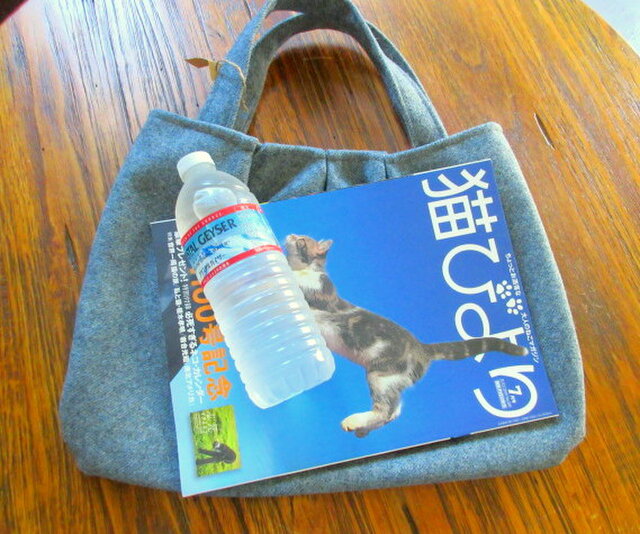 お花とネコ ウールふんわり手提げかばん＊ブルーグレーB | iichi ハンドメイド・クラフト作品・手仕事品の通販