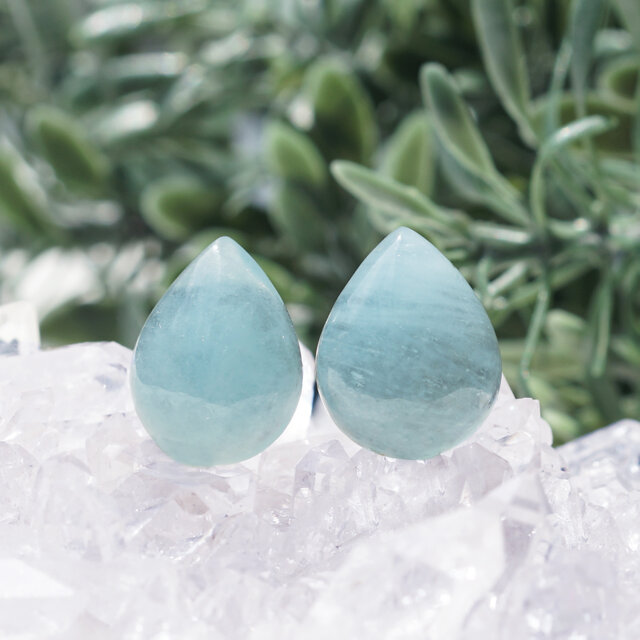 グリーンオニキスの14mmペアシェイプスタッドピアス ～Bette | iichi ハンドメイド・クラフト作品・手仕事品の通販