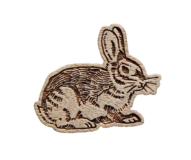 【木tch】クルミの木・ブローチ usagi / ウサギ | iichi ハンドメイド・クラフト作品・手仕事品の通販