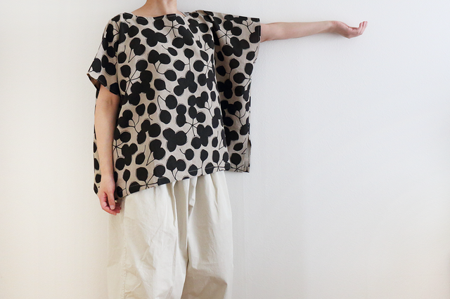 ★SALE★ラミーリネンのブラウス "Japanese pepper_bg" | iichi 日々の暮らしを心地よくするハンドメイドやアンティークのマーケットプレイス