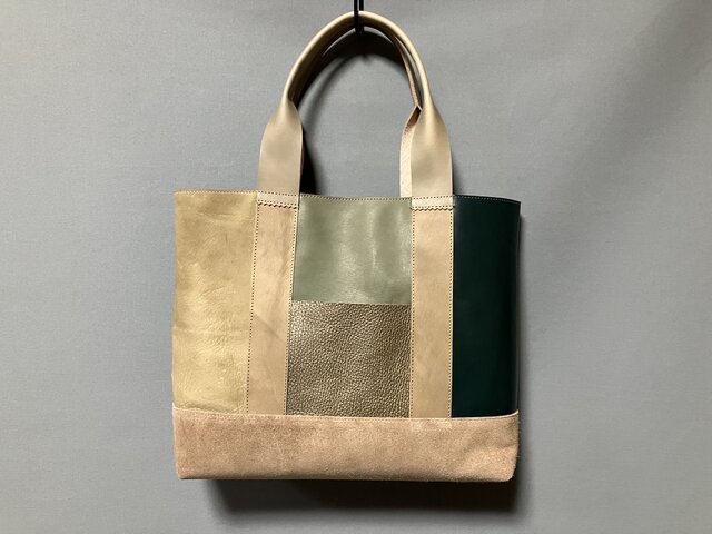 レザーブロックパッチワークトートバッグ カーキ大 | iichi ハンドメイド・クラフト作品・手仕事品の通販