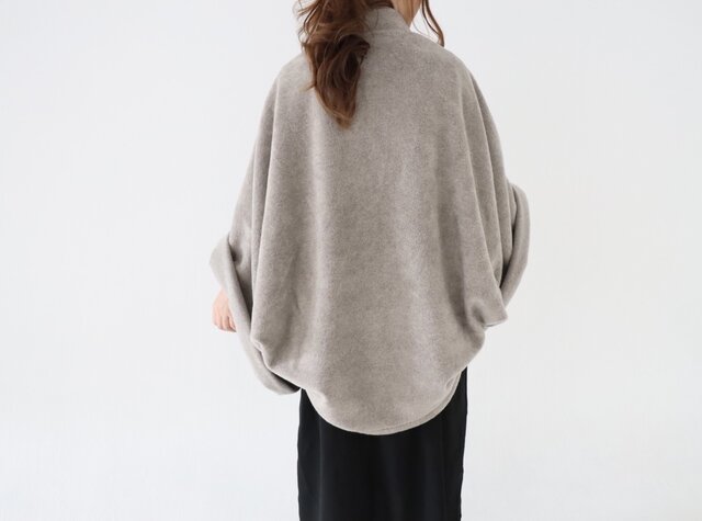 秋冬3way大人の高級メルトンフリースストール／ストールにもアウターにもブランケットにも使い方色々／グレージュ | iichi ハンドメイド・クラフト作品・手仕事品の通販